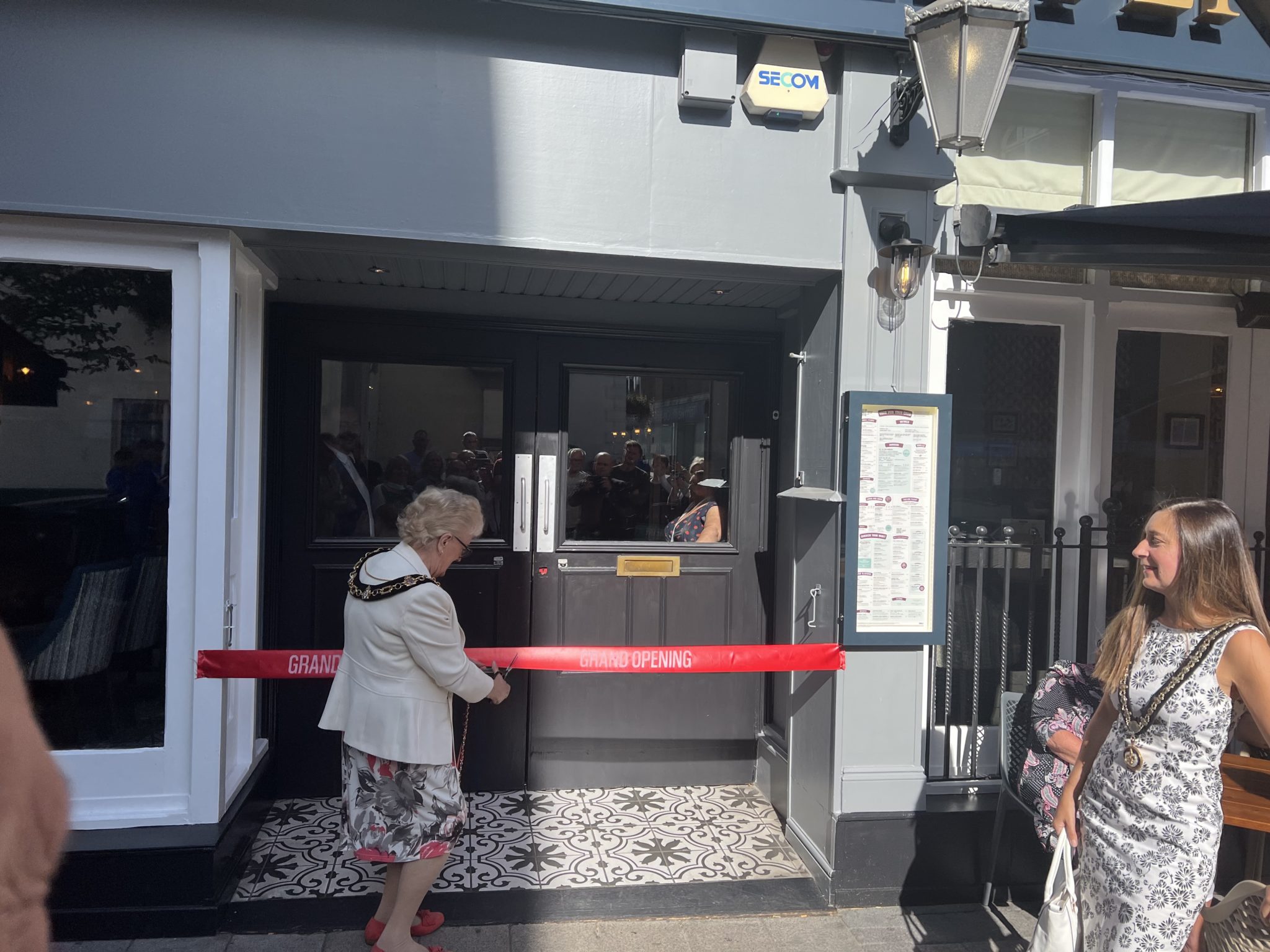 Tamworth Mayor officially reopens local pub | Stonegate Group