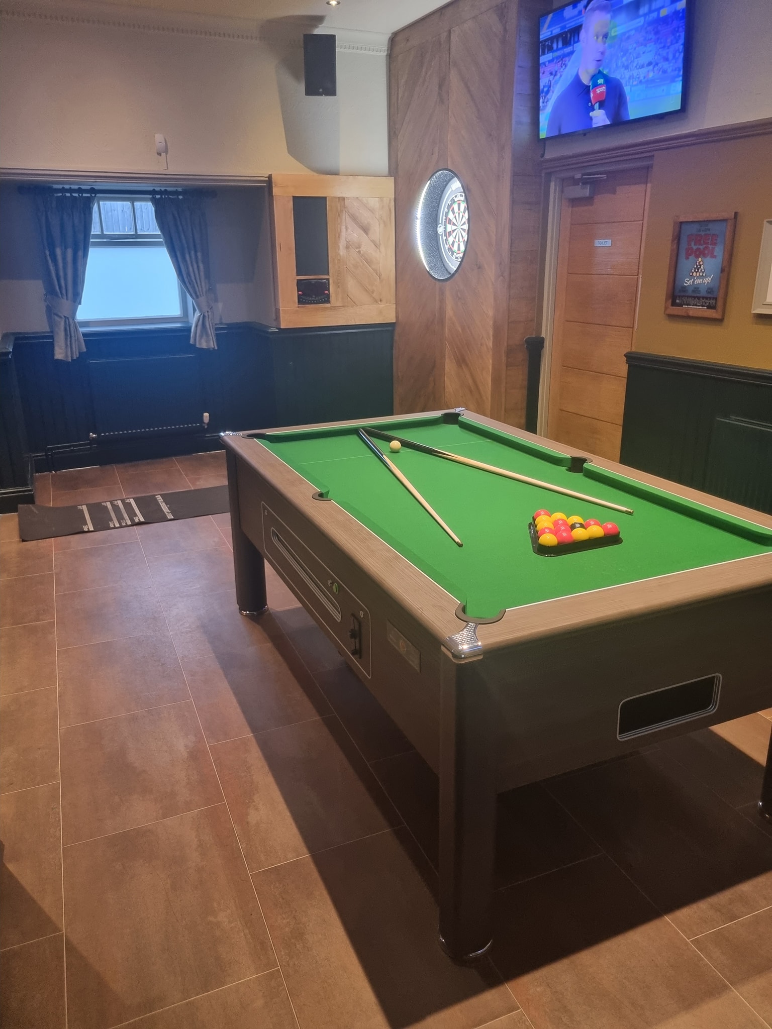 Neath’s Castell-Nedd Arms reopens with brand new games room | Stonegate ...