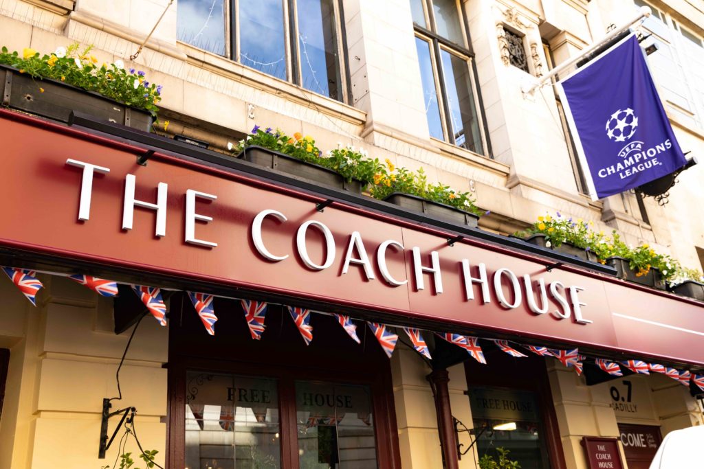 Landmark Piccadilly pub retraces its steps to unveil its new style and ...