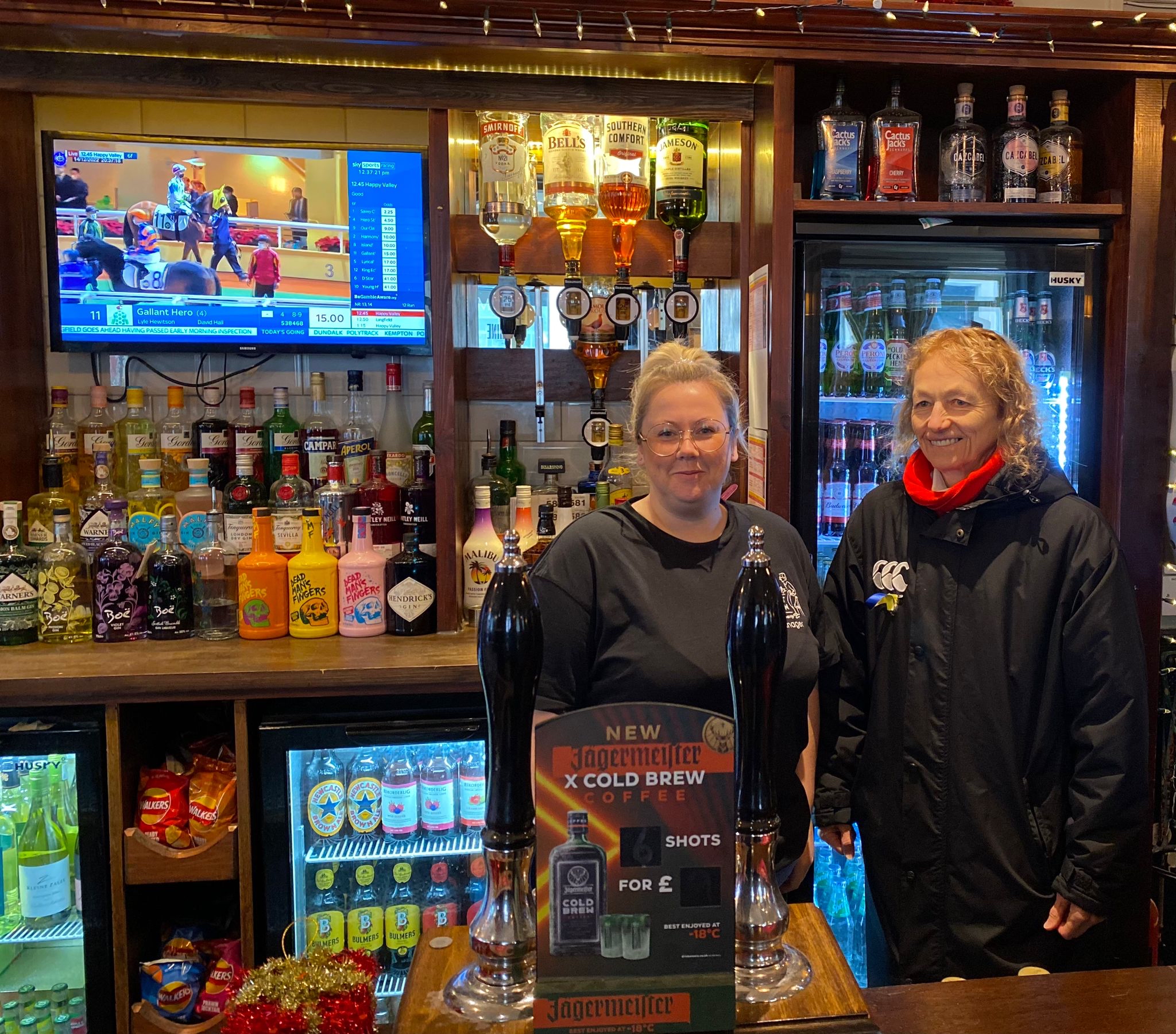 The Castell-Nedd Arms welcomes MP for Neath | Stonegate Group
