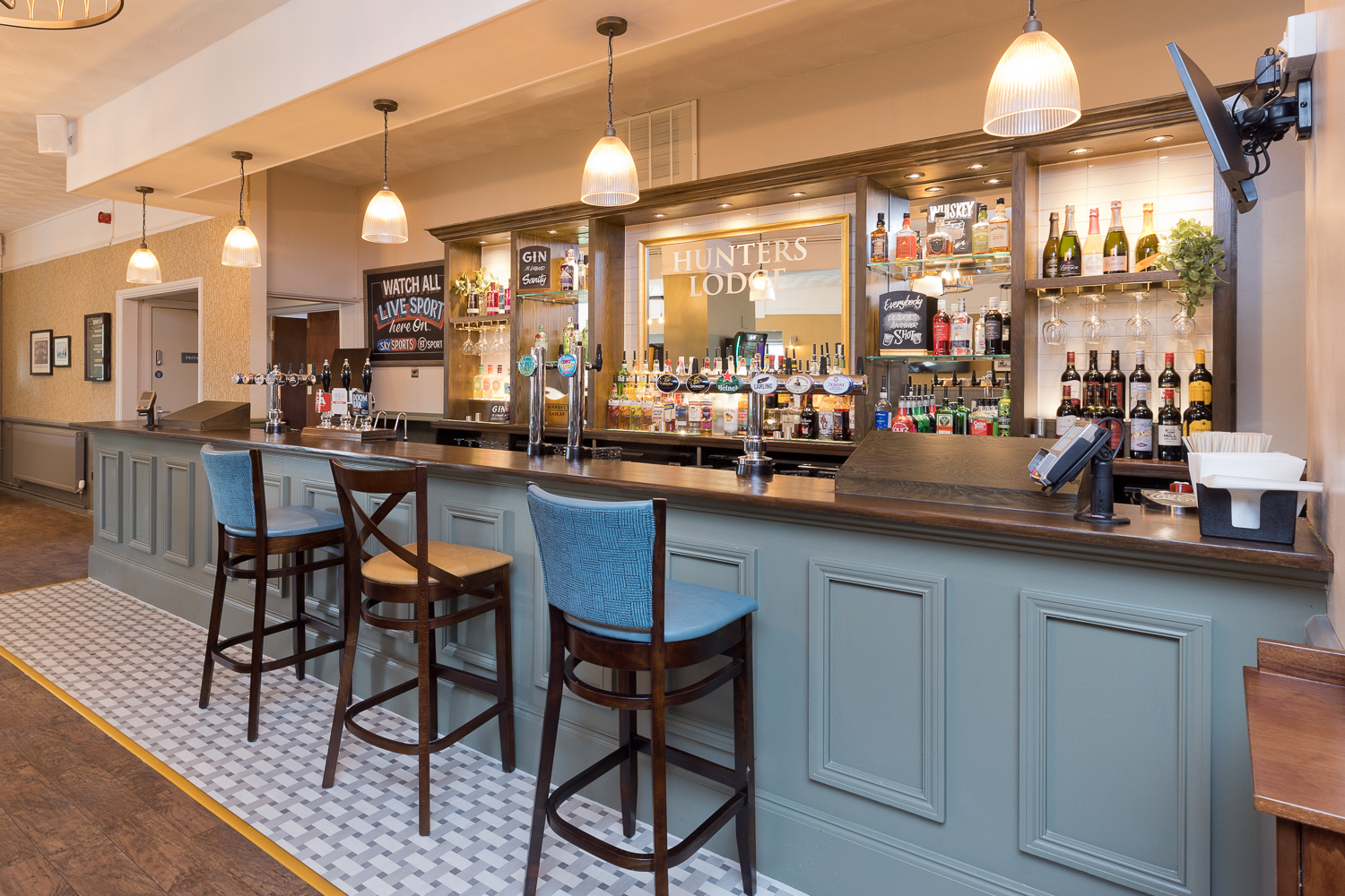 Bridgend pub Hunters Lodge is back in business with a stunning new look ...