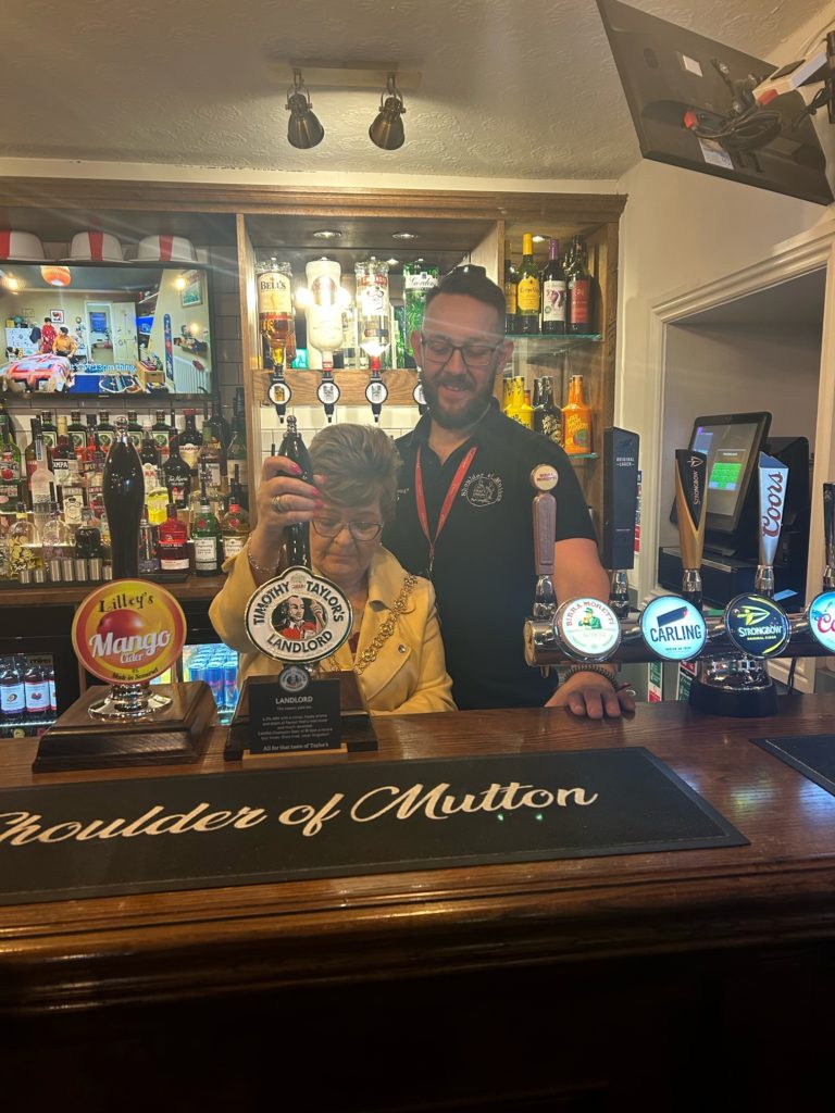 Shoulder of Mutton pub welcomes local Mayor to pull pints and tour its ...