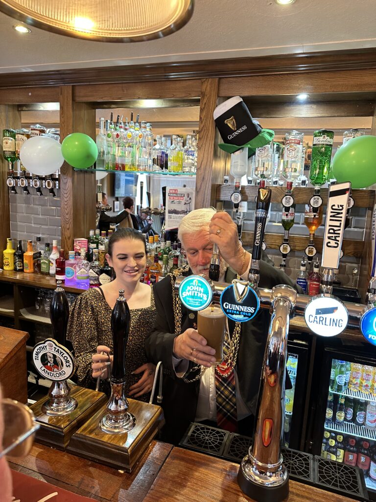Lord Mayor of Leeds pays a visit to recently refurbished White Horse ...